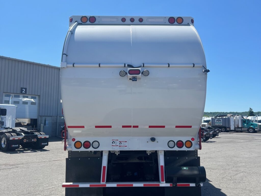 2025 PETERBILT 520 / MCNEILUS ATLANTIC FRONT LOADER - Amtruck Limited