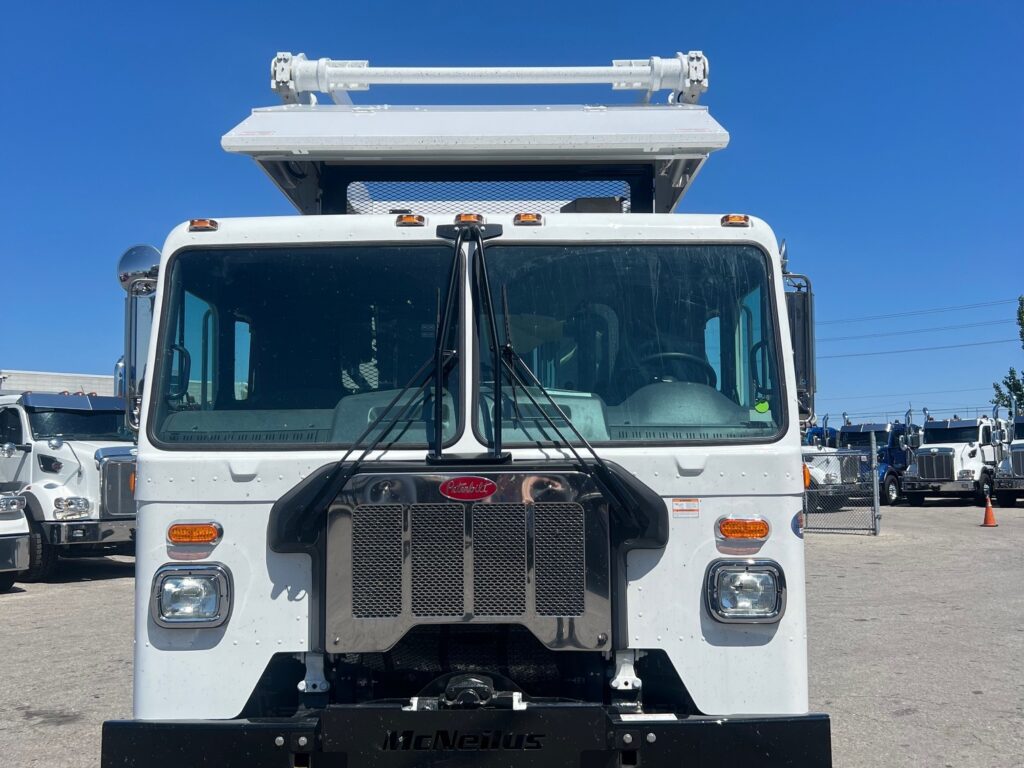 2025 PETERBILT 520 / MCNEILUS ATLANTIC FRONT LOADER - Amtruck Limited